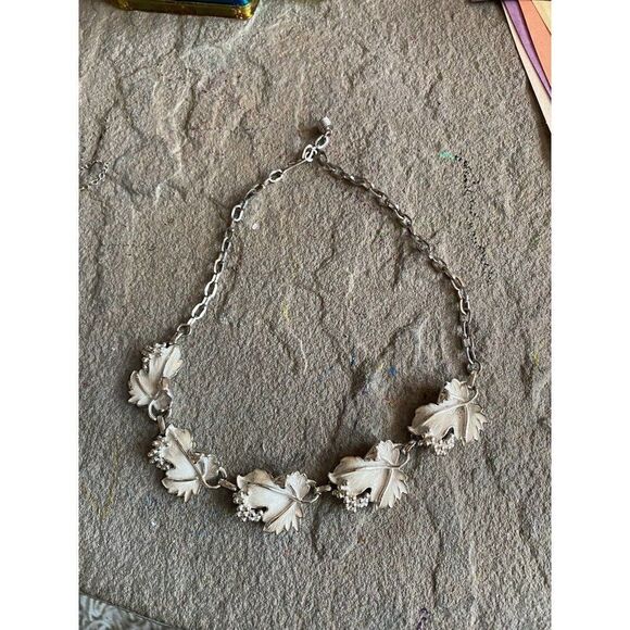 SAC | Jewelry | Vintage Necklace Sac Signed Floral Leaf Grapes White ...